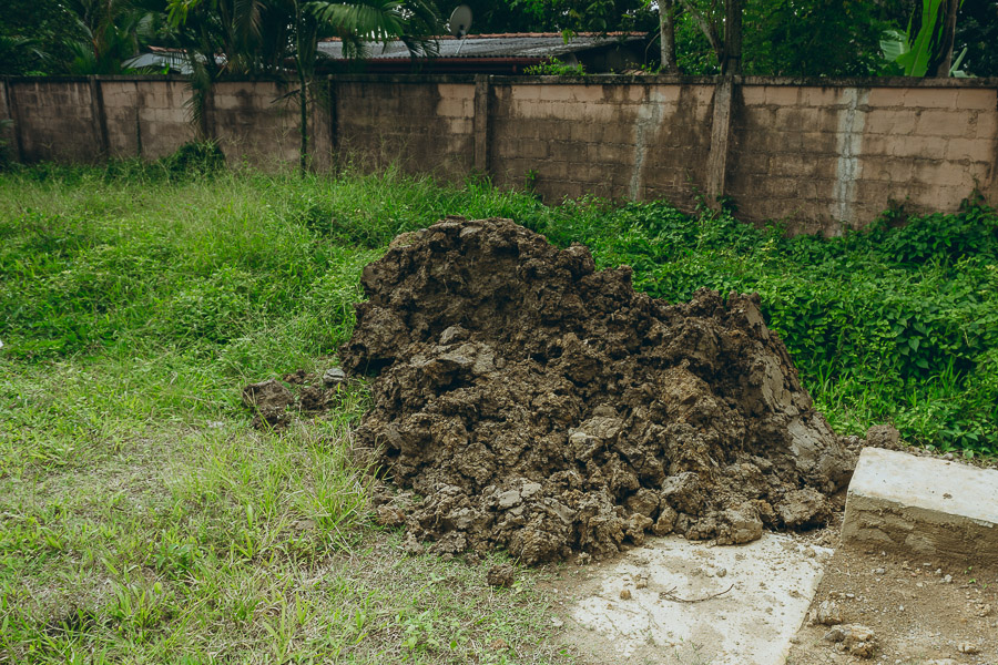 The Pottery Museum and Artisans of Biyagama - a muddy road