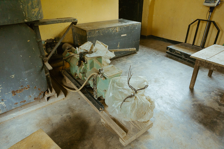 The Pottery Museum and Artisans of Biyagama - a muddy road